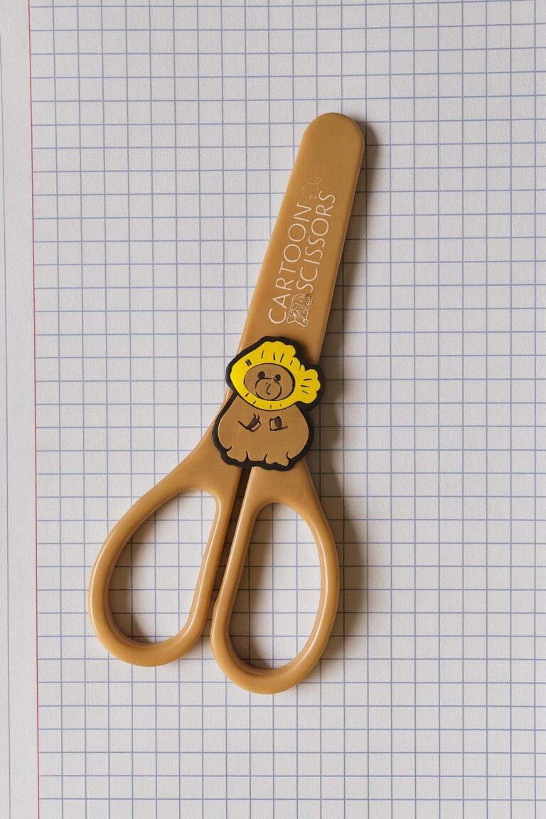resistol de barra y 12 planillas de stickers de capibara - Yolovendo